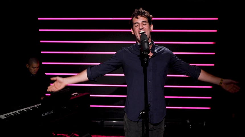 The Phantom of the Opera Star John Riddle Astonishes as He Performs ...